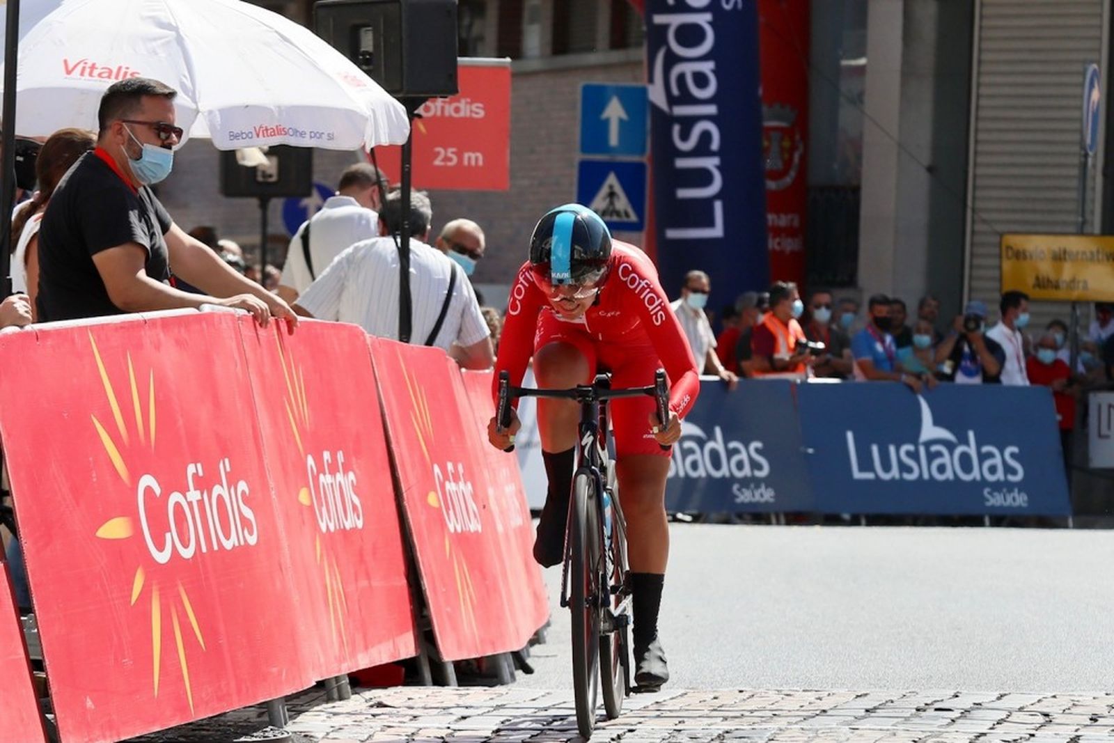 Raquel Queirós ganha contrarrelógio e conquista 'amarela'