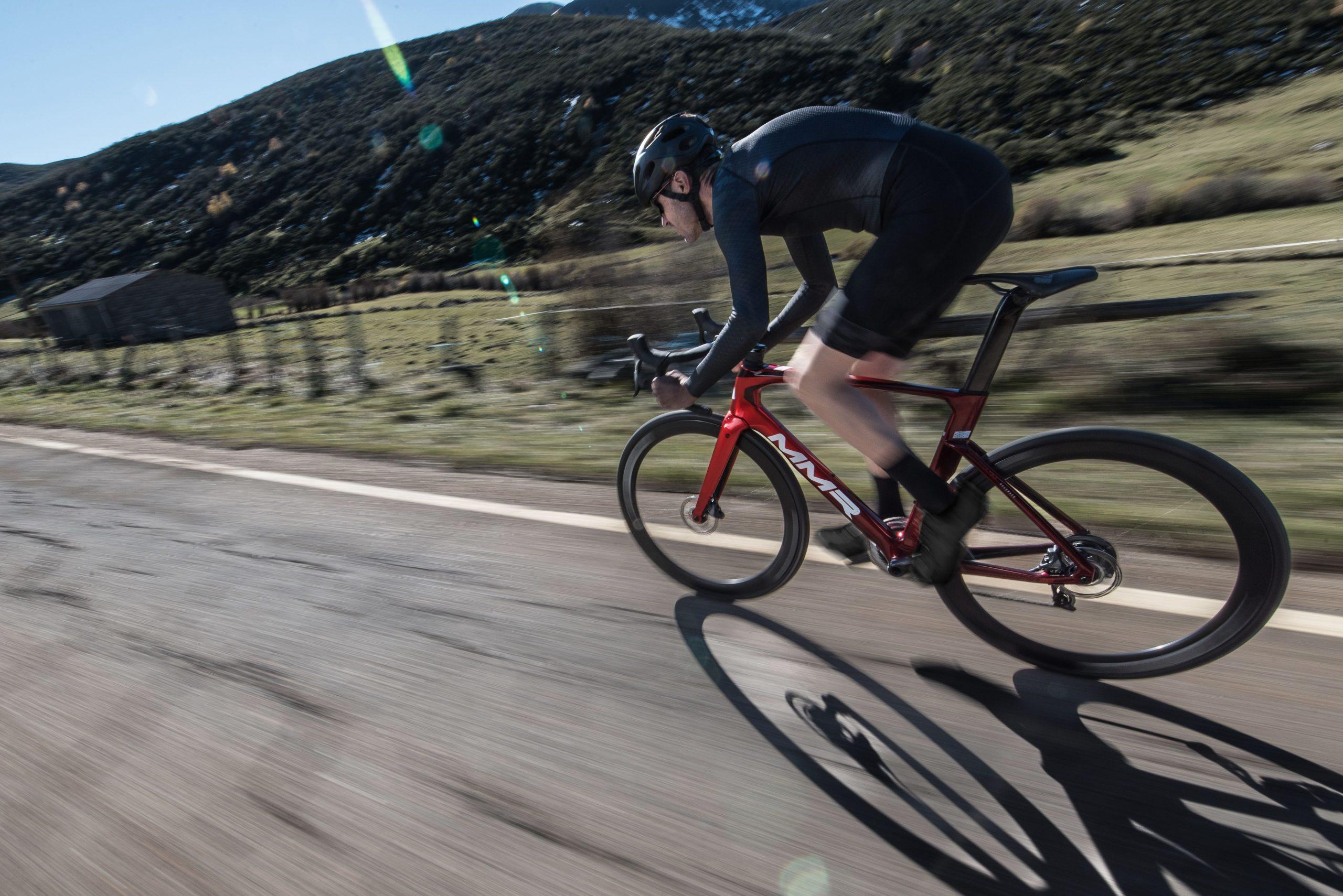 Bikes dos 'prós': MMR Adrenaline Aero 2022, a 'arma' da equipa ...