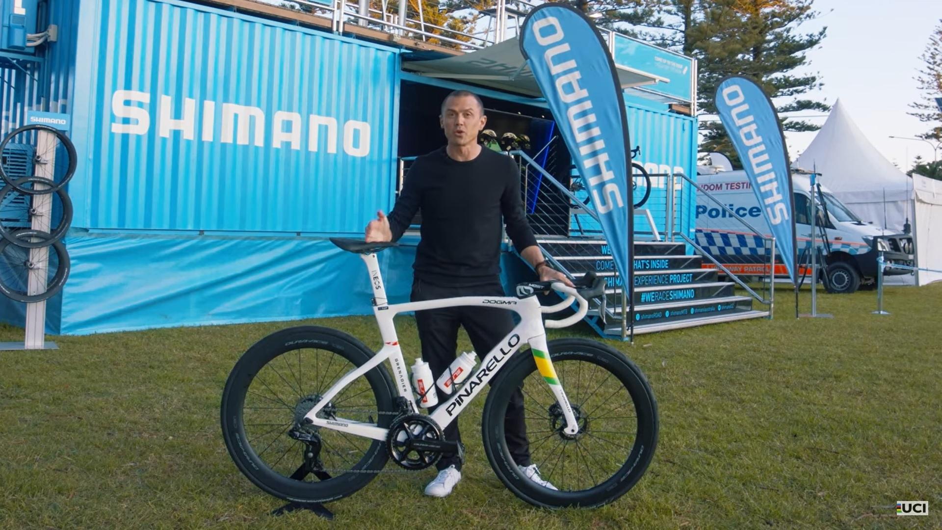 Simon Gerrans mostra-nos ao pormenor a Pinarello de Luke Plapp [com ...