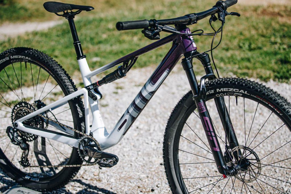 Nova BMC Fourstroke 2023: a grande renovação da bicicleta campeã do ...