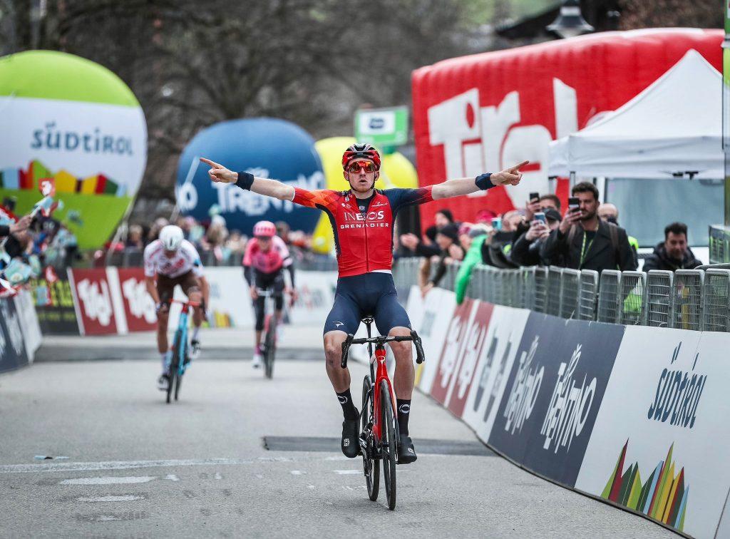 Tour dos Alpes: Geoghegan Hart vence primeira etapa