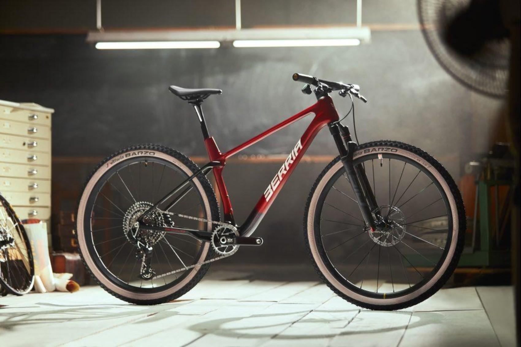 Berria Bravo 2024, uma hardtail com 'rasgos' de suspensão total?