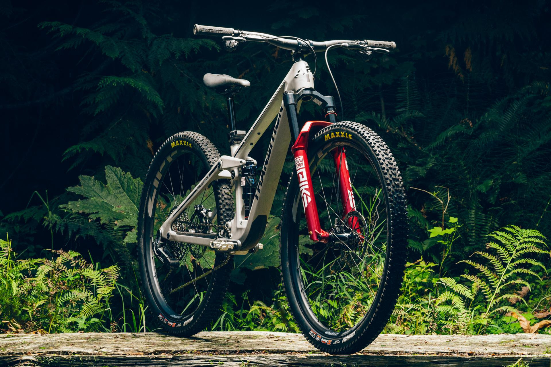 RockShox lança nova cor Electric Red e atualiza amortecedor Deluxe Ultimate